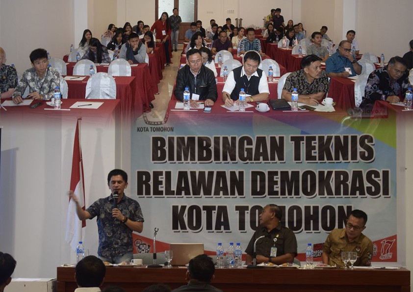 KPU KOTA-TOMOHON - Bimtek dan Pengukuhan Relawan Demokrasi Kota Tomohon